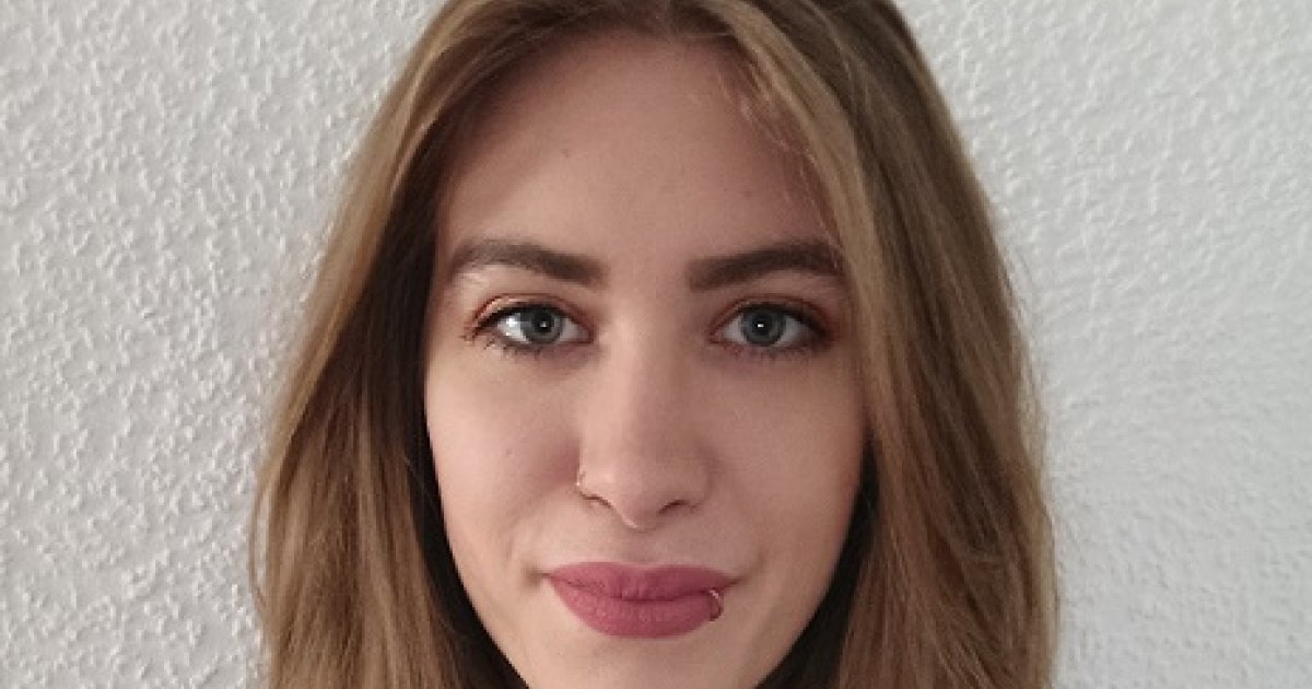 Alyssa Fenner macht Pressearbeit