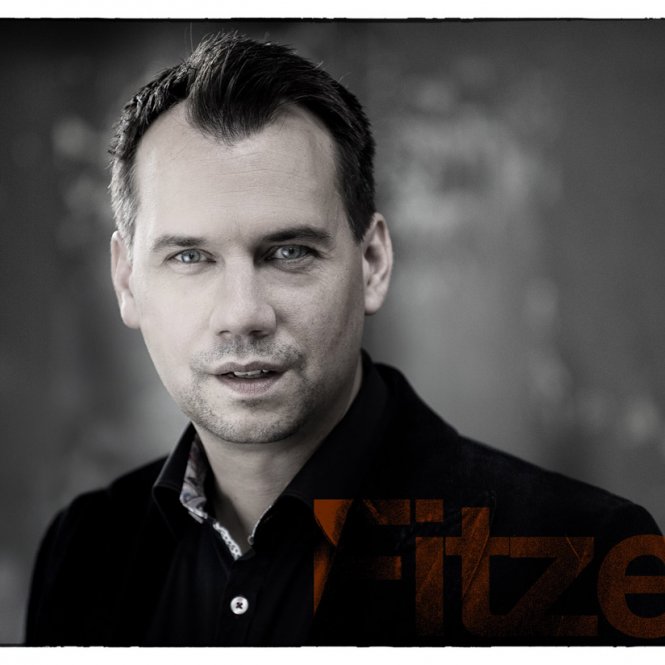 Sebastian Fitzek spendet an das Sozialwerk